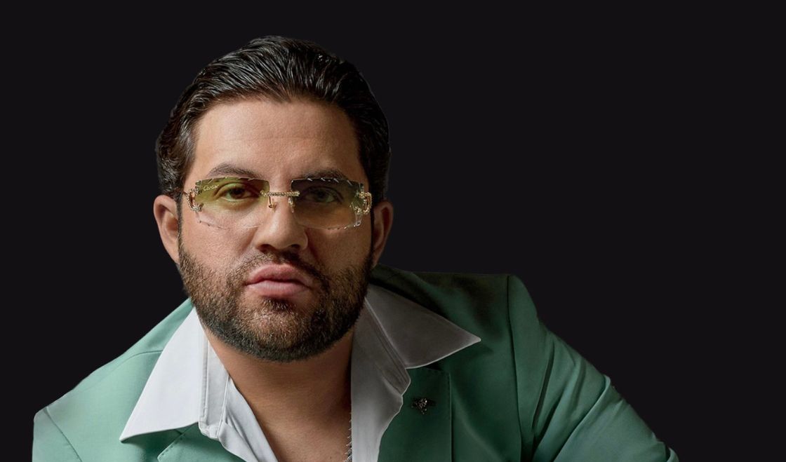 LUIS R. CONRIQUEZ, EL “REY DE LOS CORRIDOS BÉLICOS,” SE PREPARA PARA ...